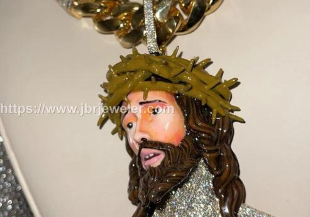 The Rise of Iced Out Pendants: A Glittering Trend in the USA – JBR Jeweler